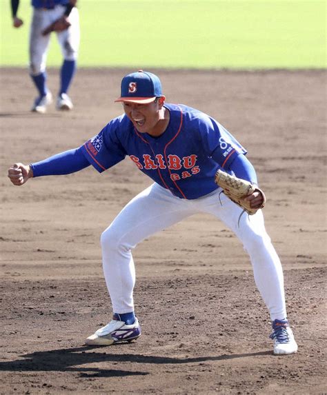 ＜jr九州・西部ガス＞最後の打者を三振に取りガッツポーズをする西部ガス・村田（撮影・中村 達也） ― スポニチ Sponichi Annex 野球