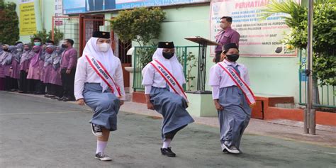 Berita Pelaksanaan Upacara Bendera Di Smk Era Pembangunanhtml Era