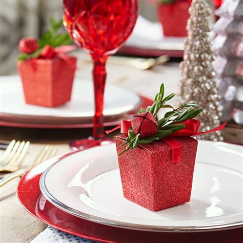 22 Festive Christmas Table Setting Ideas Holiday Place Settings
