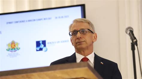 НА ЖИВО С ПРЕМИЕРА Николай Денков ще отговаря на въпроси във Facebook Nova