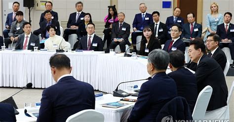 윤석열 대통령 부산시민의 꿈과 도전 격려 간담회 참석