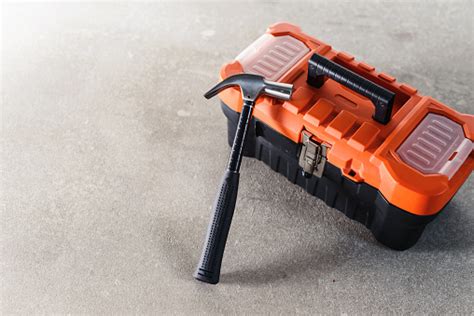 플라스틱 상자 키트 드릴 장갑 및 망치와 다양 한 도구의 집합입니다 복사 공간을 포함 한 건설 및 리노베이션 컨셉 나무 상자에 대한 스톡 사진 및 기타 이미지 Istock