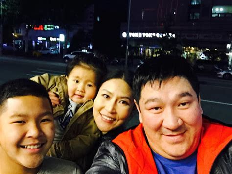 Жүжигчин М Баярмагнайгийн гэр бүлийн селфи ТАС МН