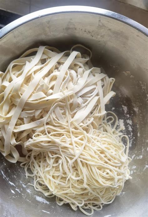 【自制鲜面条的做法步骤图，自制鲜面条怎么做好吃】泡泡的海星 下厨房