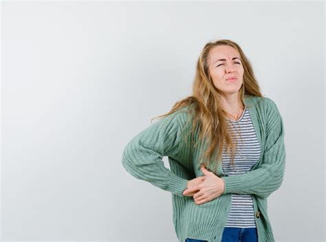 Боль в правом боку о чем она может говорить что делать если болит правый бок