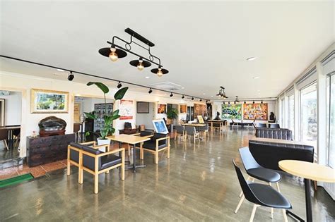 쉼이 필요할 때 ‘정원뷰가 예쁜 카페 바로 여기