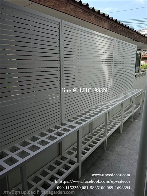 ฉากระแนงบังตารั้วข้างบ้าน ชั้นเก็บอุปกรณ์ทำความสะอาด ระแนง โดยบ้านทำไม้ อ พุทธมณฑล จ นครปฐม รหัส