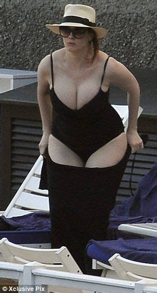 Christina Hendricks En Bikini