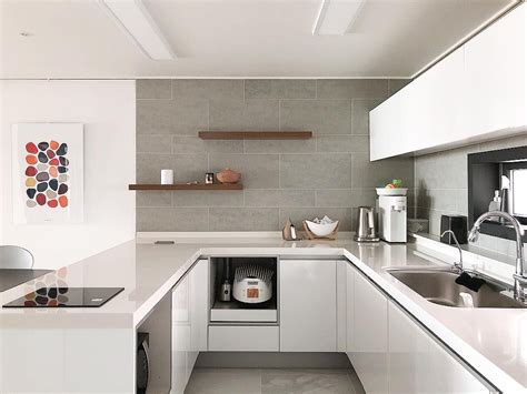 Modern White Kitchen With Dishwasher