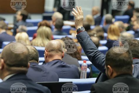 Парламентът удължи заседанието си до приемане на процедурни правила за кандидати за съдия в