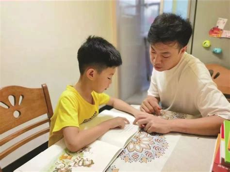 红山区第七小学举办亲子共读活动 赤峰日报