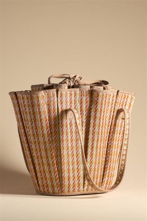 Lorna Murray 미디 트로페즈 토트 앤트로폴로지 한국 공식 스토어 유니크한 여성 패션 및 라이프스타일 편집샵 200개이상의 프리미엄 브랜드 여성 의류