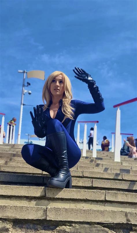 Invisible Woman Cosplay