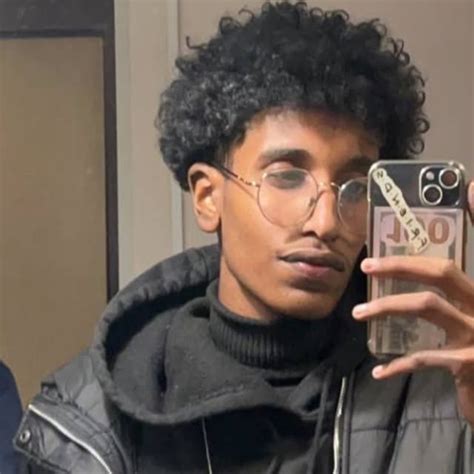 𝑨𝒍𝒊 Axi79 • Threads Say More