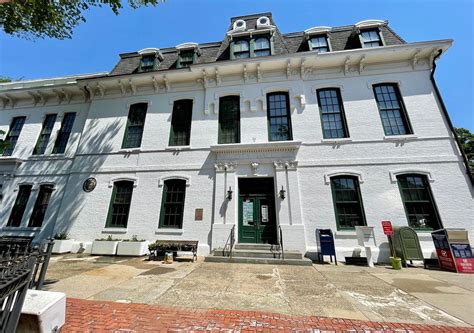 Historic Middlesex County Courthouse In Perth Amboy