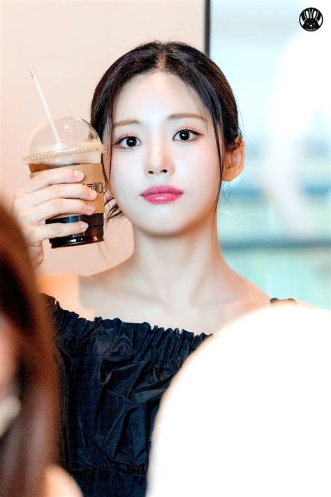 Fromis 9 Community Posts 플로버 Cheers 빌리 아일리시를 소환해버리네