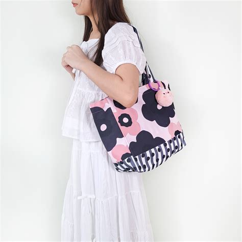 Lilly M กระเป๋าผ้าแคนวาสรุ่น Lilly ไซส์ M สายสะพายไหล่ยาวและสั้นสำหรับ