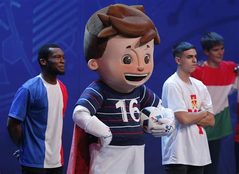 Em Maskottchen Fail Ist Super Victor Ein Sex Spielzeug Chip