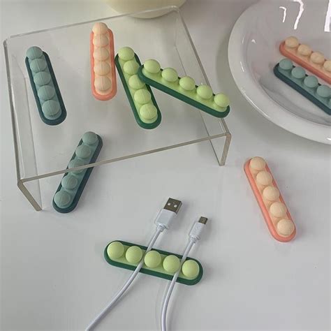 귀여운 실리콘 Usb 정리 케이블 클립 데스크탑 펀치 프리 코드 홀더 벽 자체 접착 케이블 와인더 데스크 케이블 지원