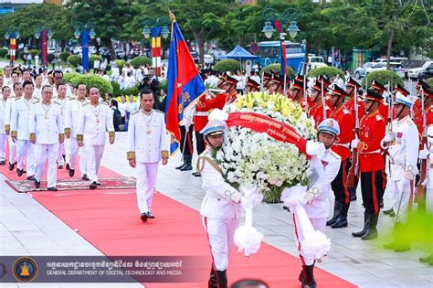 លោកអភិសន្តិបណ្ឌិត ស សុខា អញ្ជើញគោរពព្រះវិញ្ញាណក្ខន្ធ ព្រះករុណា ព្រះបាទសម្ដេចព្រះនរោត្តម សីហនុ