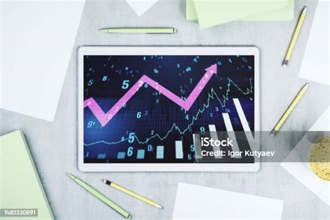 현대 디지털 태블릿 화면 외환 및 투자 개념에 위쪽 화살표가 있는 추상적인 창의적인 재무 그래프 평면도 3d 렌더링 0명에 대한