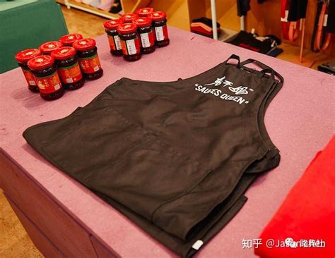 实至名归！「老干妈」变身潮牌！她成了纽约时装周的最火辣女神！ 知乎