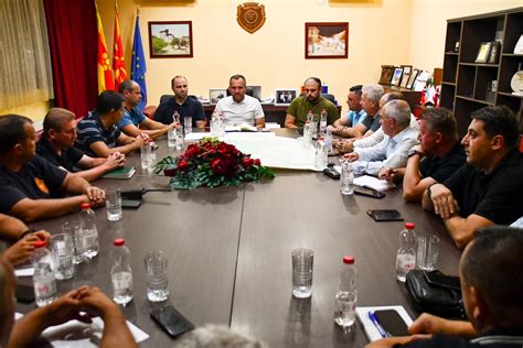 НЕ СПИЈАТ Министрите Кендо и Панче со градоначалниците Орце и Митко се во Неготино ПОРАДИ