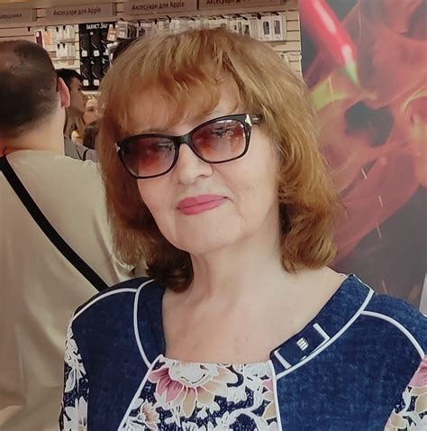 Пінгвіни проводять багато часу в пошуках відповідного камінця за допомогою якого вони