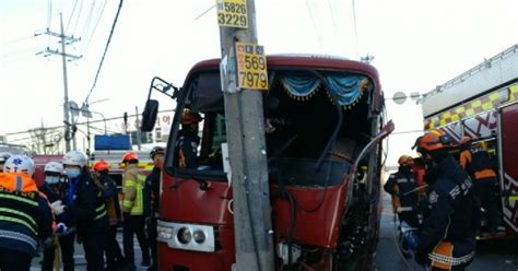 천안 두정동 교차로서 통근버스와 시내버스 추돌사고