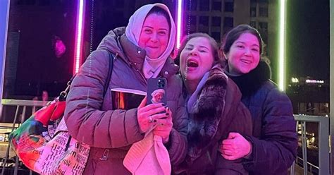 مي نور الشريف في ظهور جديد بصحبة بوسي وشقيقتها Et بالعربي