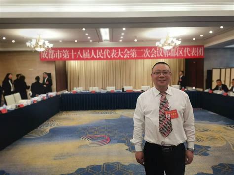 成都市人大代表刘俊建议推动中药产业数字化将人工智能技术全面引入制药企业 发展