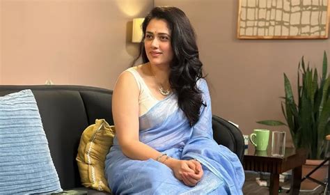 Girija Oak Goes Viral For ‘the Woman In The Blue Sari Her Stunning