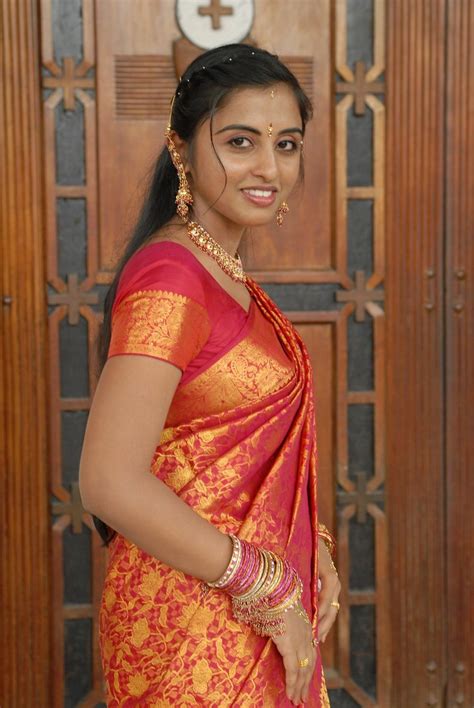 31 Indian Housewives And Girls In Saree Artofit