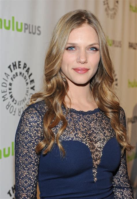 Tracy Spiridakos Lebenslauf Tracy Spiridakos Bio Age Husband