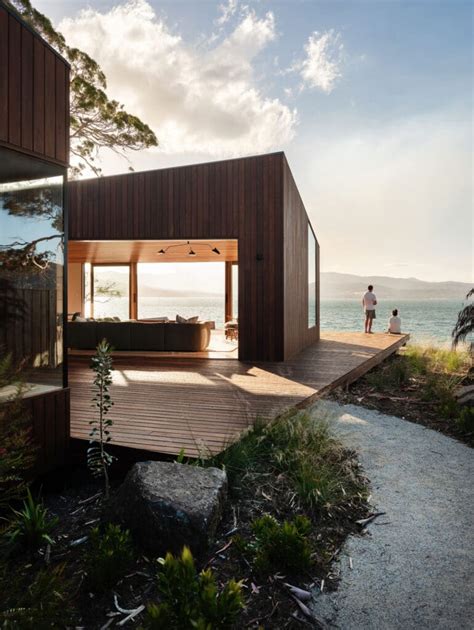 Golden Light And Timeless Warmth Nebraska House By Lara Maeseele Celebrates Tasmanian Oak