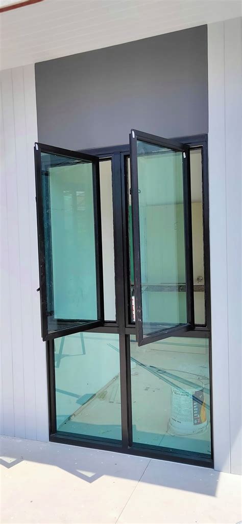 งานติดตั้งบานกระทุ้ง ช่องแสงล่าง ตามแบบ และบานเลื่อนแบ่ง 4 บานเปิดกลาง อลูมิเนียม เชียงใหม่