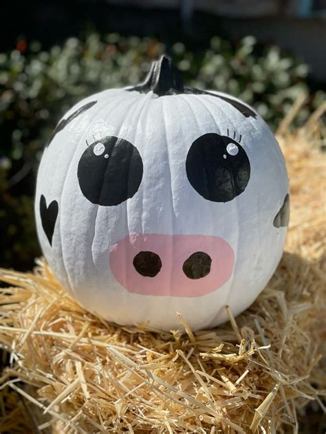 Cow Pumpkin Painting Ideas💡 Pumpkin Halloween Decorations Creative