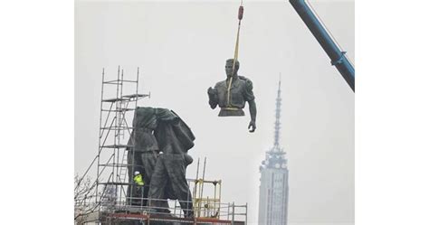 Паметникът на Съветската армия демонтиран без заповед или друг актуален документ