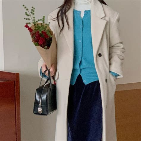 러브앤헤이트도매 Wholesale 벨벳소재로 고급스러움이 느껴지는 롱스커트입니다♥ 블랙컬러의 스커트로 세련되게 매치하기 좋은 컬러이며 담백하게 떨어지는 실루엣으로