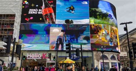 Kotra 런던 랜드마크 피커딜리서 K 굿즈 알린다