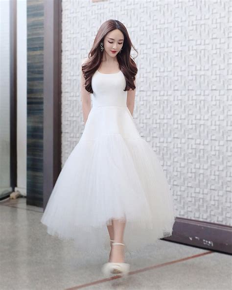 เป้ย ปานวาด เสิร์ฟความเซ็กซี่ สวมวันพีซ ขาวเนียนแซ่บซี้ด