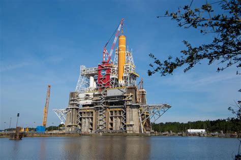 Nasas Giant Rocket Test Fails Sort Of Discovery