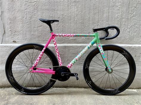 2024 엔진11 크릿디 Dcc 팀 에디션 프레임셋 아르마 블레이드5 카본 휠셋 알터 바이닐 체인링 And 로터 알듀 카본 트랙 크랭크셋 데다 프로 컴포넌트 커스텀 픽시 바이크