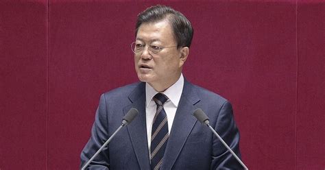 문 대통령 마지막까지 일상 · 경제 회복 최선