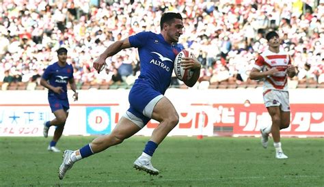 Полузащитник схватки сборной Франции передумал менять команду