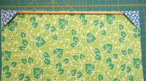 Pinkadot Quilts Corner Triangle Tutorial