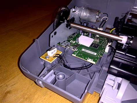 Inside Look Of The Hp Deskjet D Printer With Photos Diy Projects