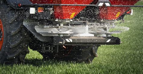 인공 비료를 퍼뜨리는 트랙터 운송 농업 사진 Unsplash의 식물 이미지