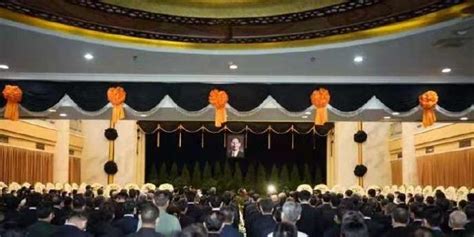 24日10时，袁隆平同志遗体送别仪式在长沙明阳山殡仪馆举行手机新浪网