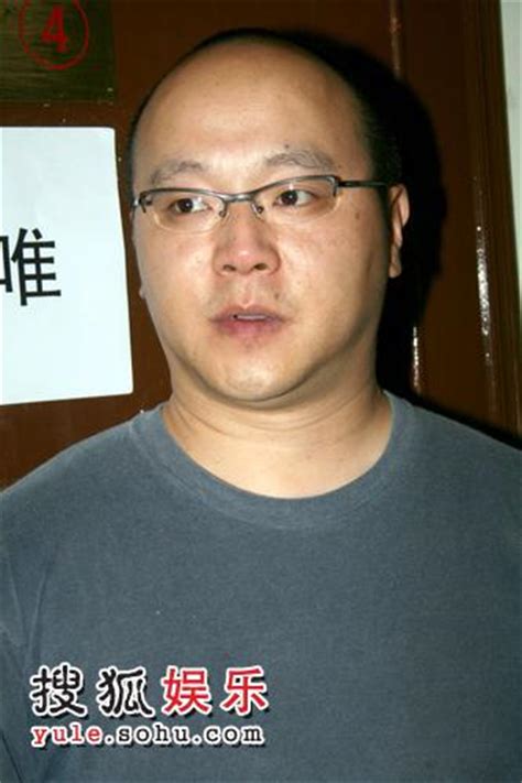 组图：窦唯疑逢“第二春” 神秘女子衣衫不整 搜狐娱乐